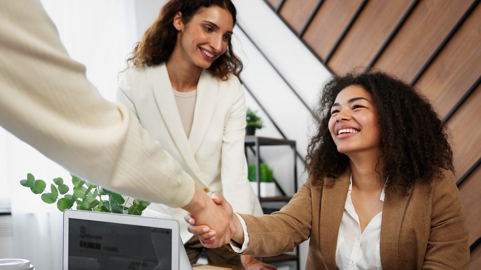 1099 vs W-2 Employee: Differences, Pros & Cons for Businesses